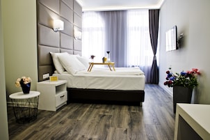 Estúdio Cidade | Cofre no quarto, secretária, cortinas/cortinados opacos