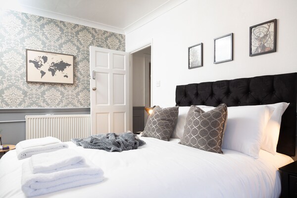 6 Bedroom City Centre Townhouse - Canterbury