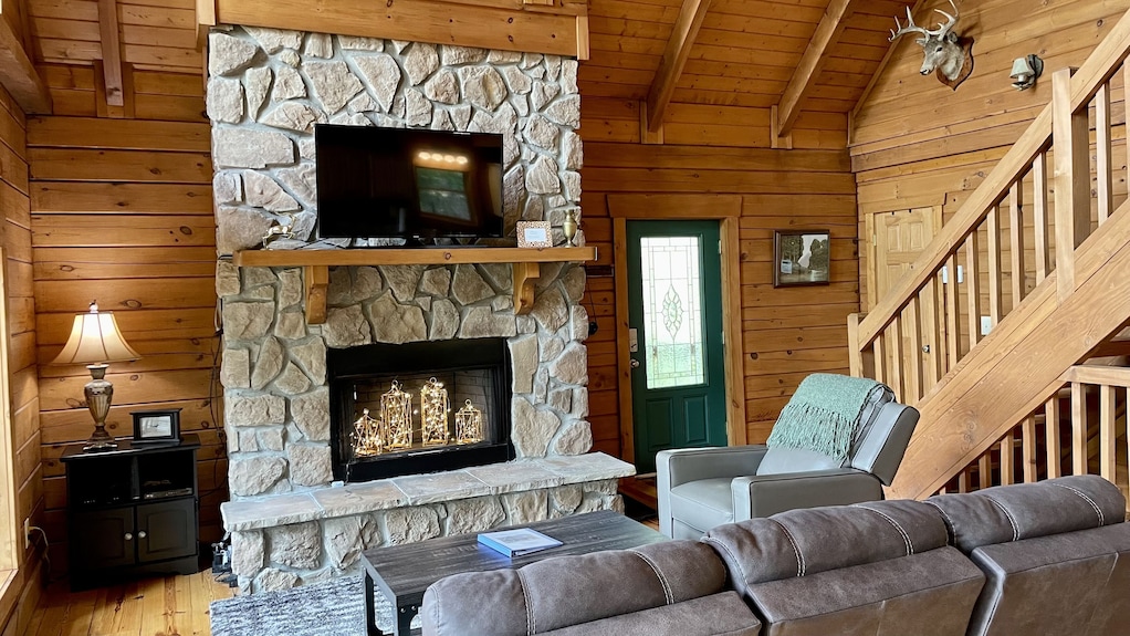 Beautiful Secluded Cabin - Sleeps 12, Fire Pit, Fishing Pond, Grill, Game Room - Kentucky