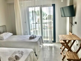 Quarto Clássico, 2 camas individuais | Lençóis de algodão egípcio, roupa de alta qualidade, secretária 