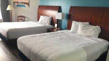 Quarto casal ou duplo básico, 2 camas Queen, para não fumantes | Roupa de cama