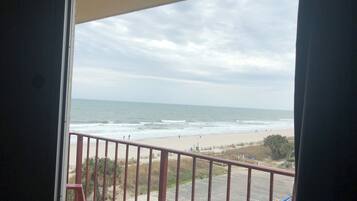 Estúdio luxo, 2 camas Queen, para não fumantes, vista para o oceano | Terraço/pátio