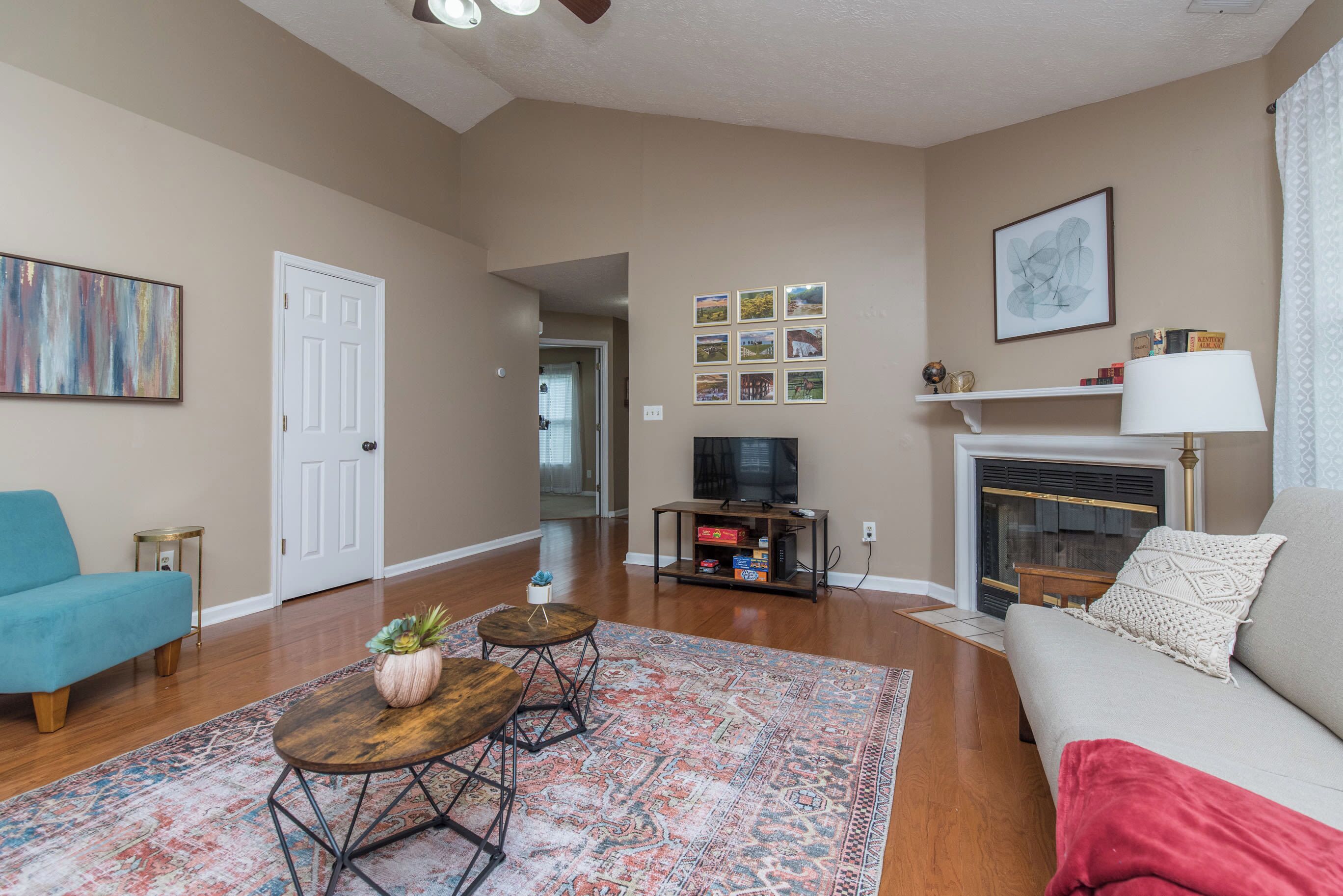 Relaxing | Hot Tub | Fire Pit | Smores | Garage - Lexington, KY