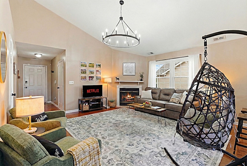 Relaxing Hot Tub | Smores Fire Pit | Garage - Fort Boonesborough State Park, Richmond