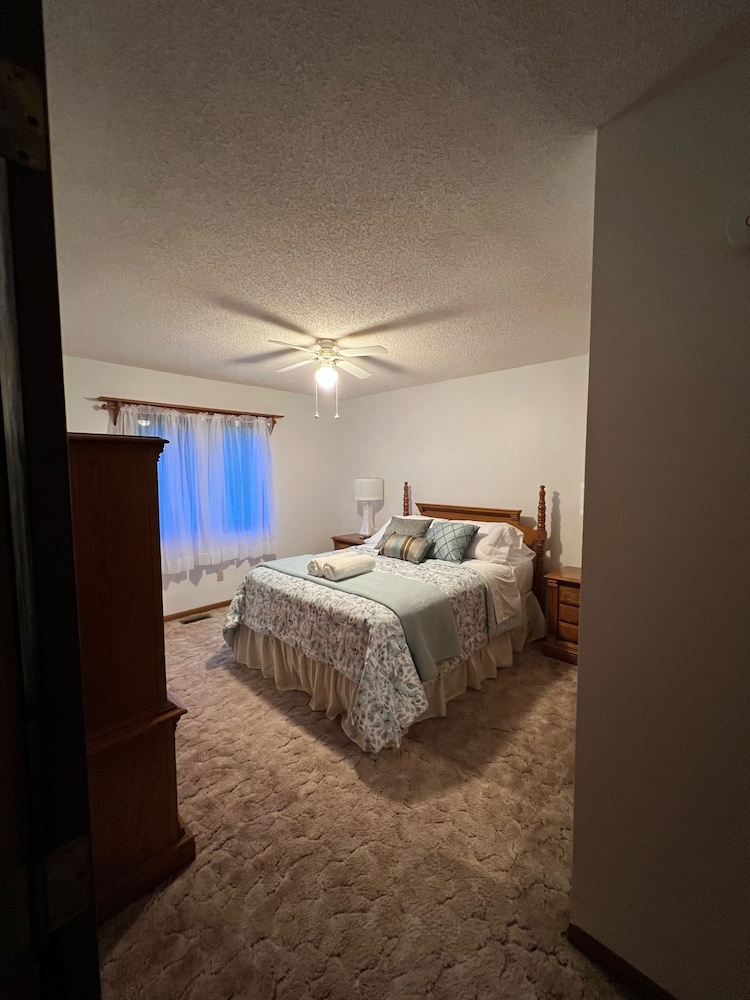 Private Home Secluded And Prefect Location For Shop, Beaches, Eateries And Parks - Holland, MI