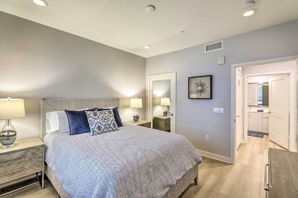 Modern Irvine Condo W/ Pool - 7 Mi To Beach! - Orange County, CA