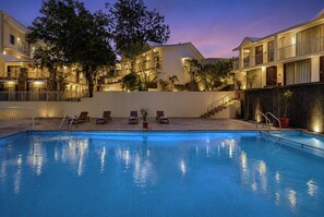 2 piscinas externas