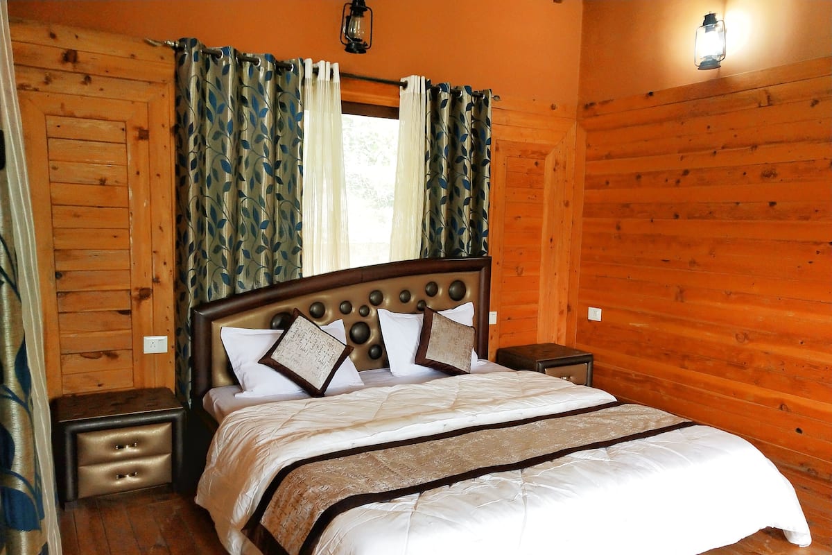 Quarto Duplo Deluxe | Cortinas/cortinados opacos, Wi-fi grátis, roupa de cama fornecida