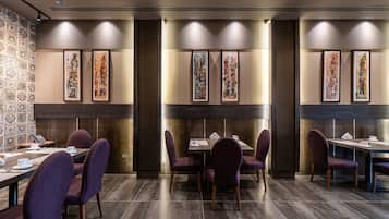2 restaurantes, pequenos-almoços servidos, cozinha internacional