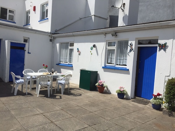 Hidden Oasis, Cosy Townhouse Beside Shops, Bars & Restaurants - Ballina, Ireland