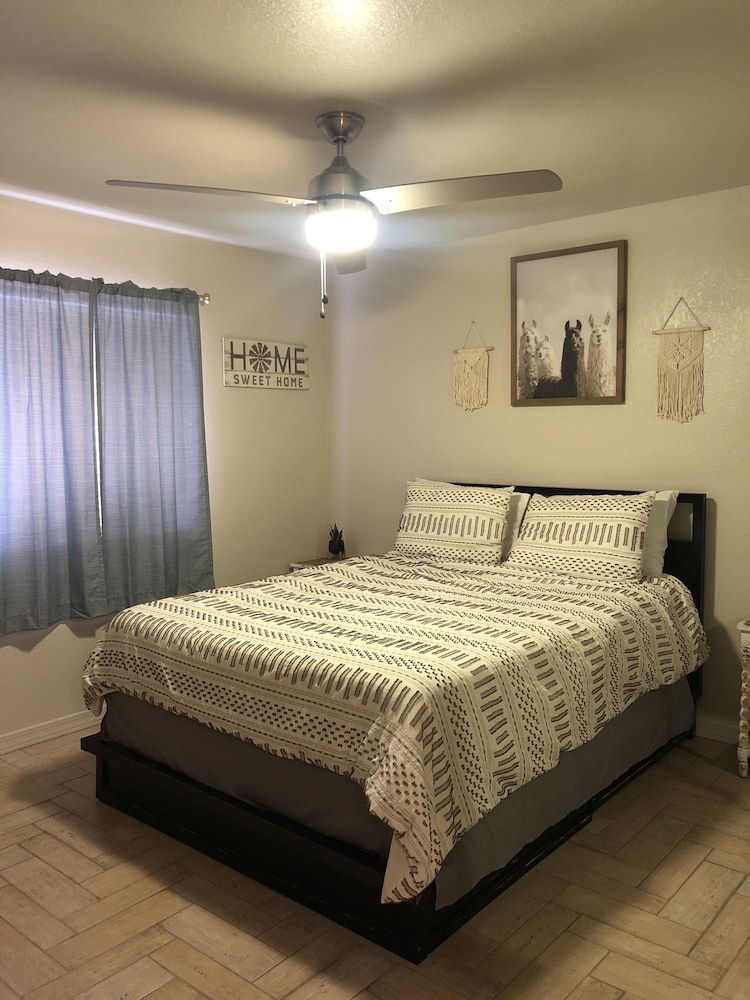 Cheerful 3 Bedroom Home With Rv Garage Parking - Cattail Cove State Park, Lake Havasu City