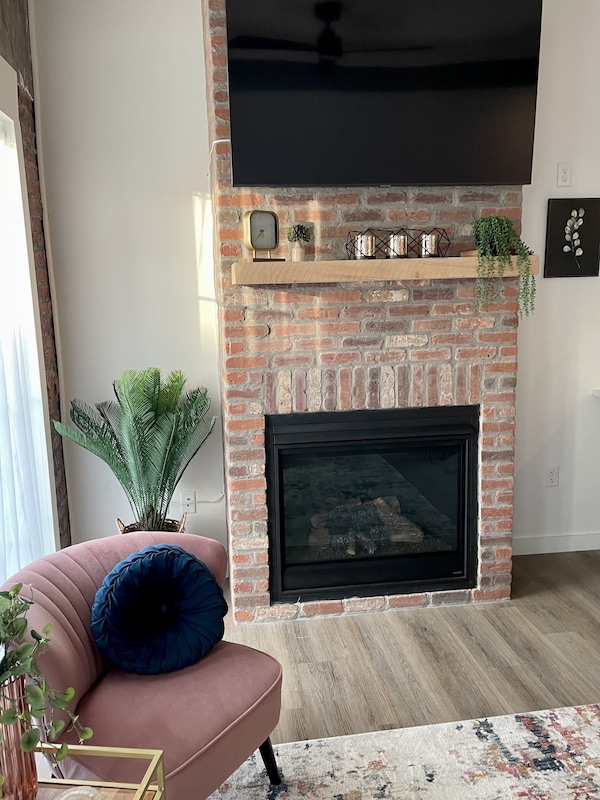 Stunning One Bedroom Condo In Downtown Sevierville - Sevierville, TN
