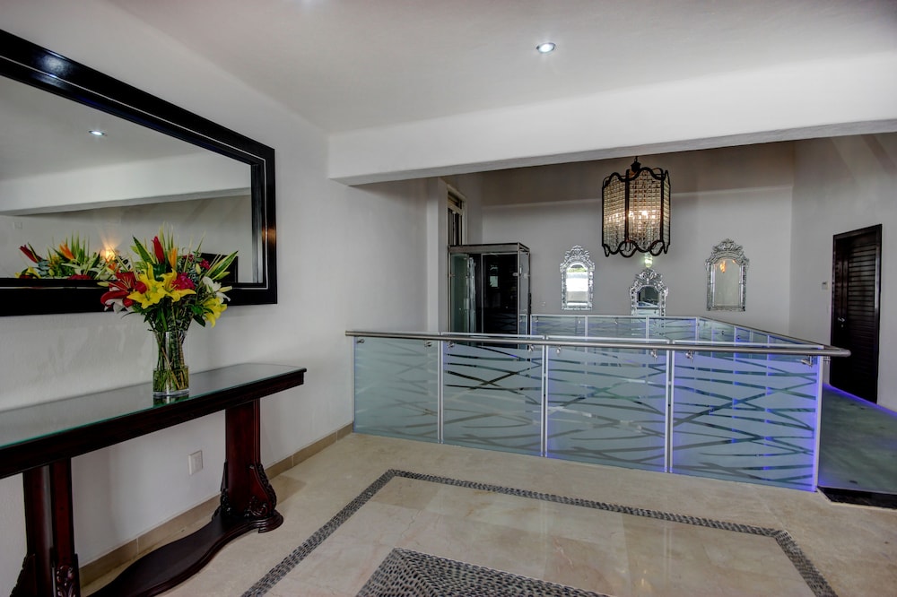 Villa Turquesa - Spacious And Luxurious 7 Bedroom Beachfront Villa - La Cruz de Huanacaxtle