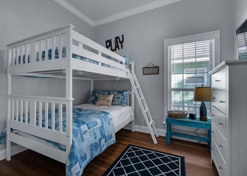3 Bedroom | Family Resort Pool | Sleeps 10 | Close To Shopping - Destin, FL