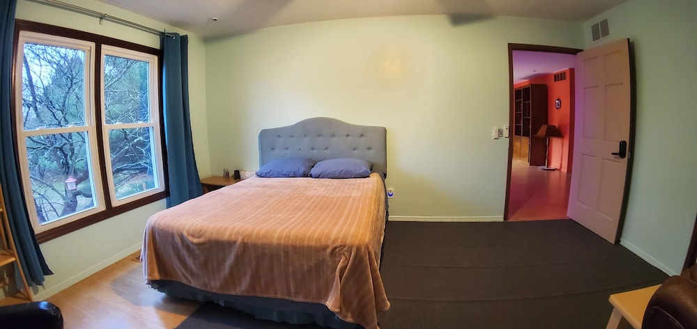 Comfortable Room Within 15 Minutes Of Driving From Iu - Bloomington, IN