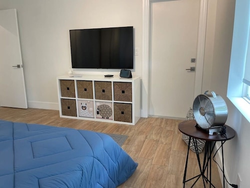 Casa Laura Miami * Family Friendly * Amazing Patio.bbq.minutes To Beaches. - North Miami