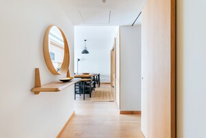 Apartamento, 2 quartos, terraço | Área de estar | TV de tela plana 50 cm com canais a cabo, TV