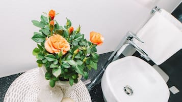 Apartamento (One bedroom apartment Wellness Paradi) | Casa de banho | Um polibã, toalhas fornecidas
