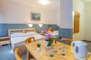 Quarto Quádruplo Standard | Wi-fi grátis, roupa de cama fornecida