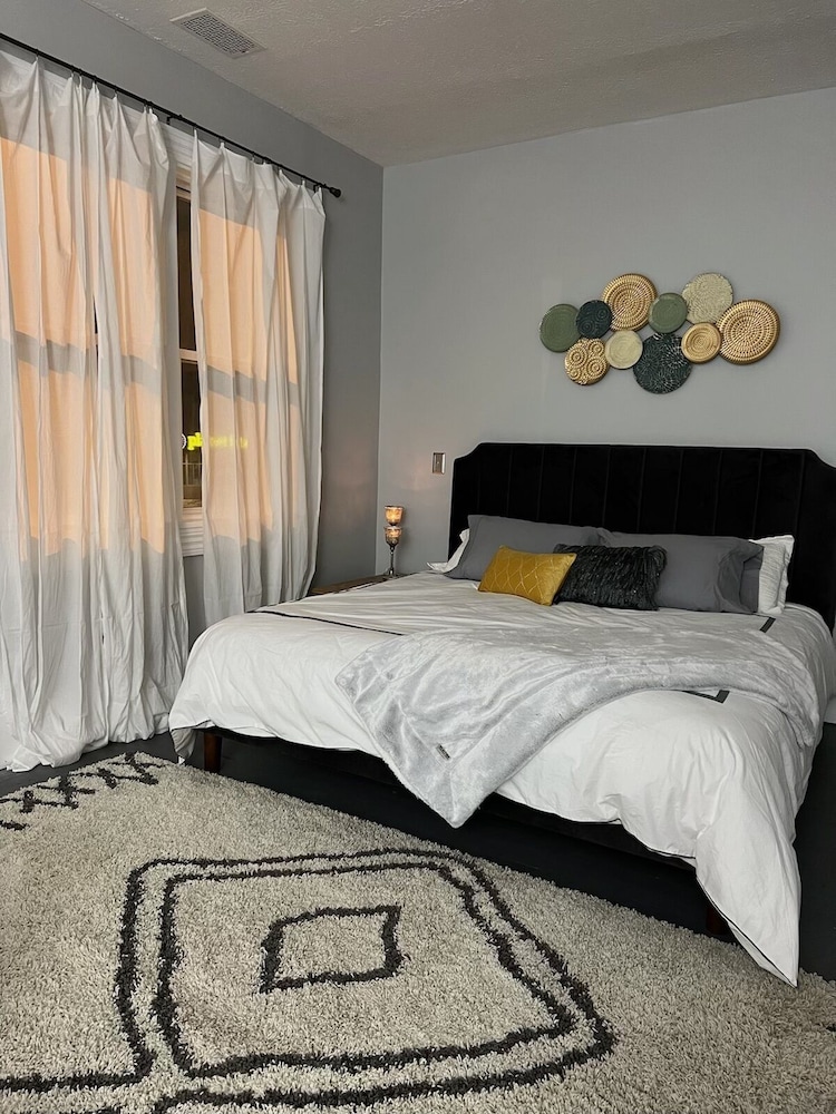 Penthouse Studio In The Heart Of Downtown Cleveland - Cleveland, OH
