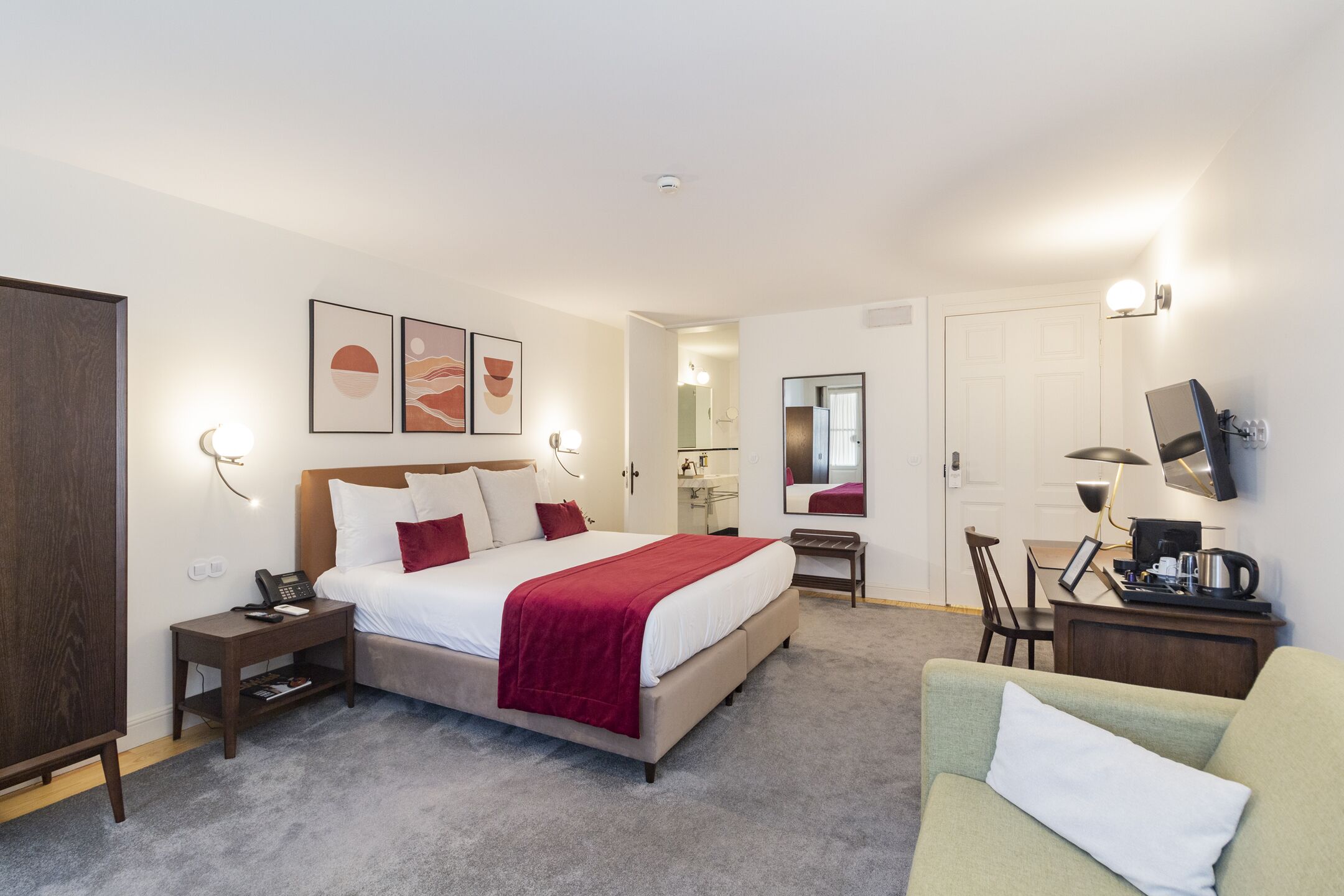 Deluxe Room with Garden View | Roupa de alta qualidade, cofre com capacidade para portátil 