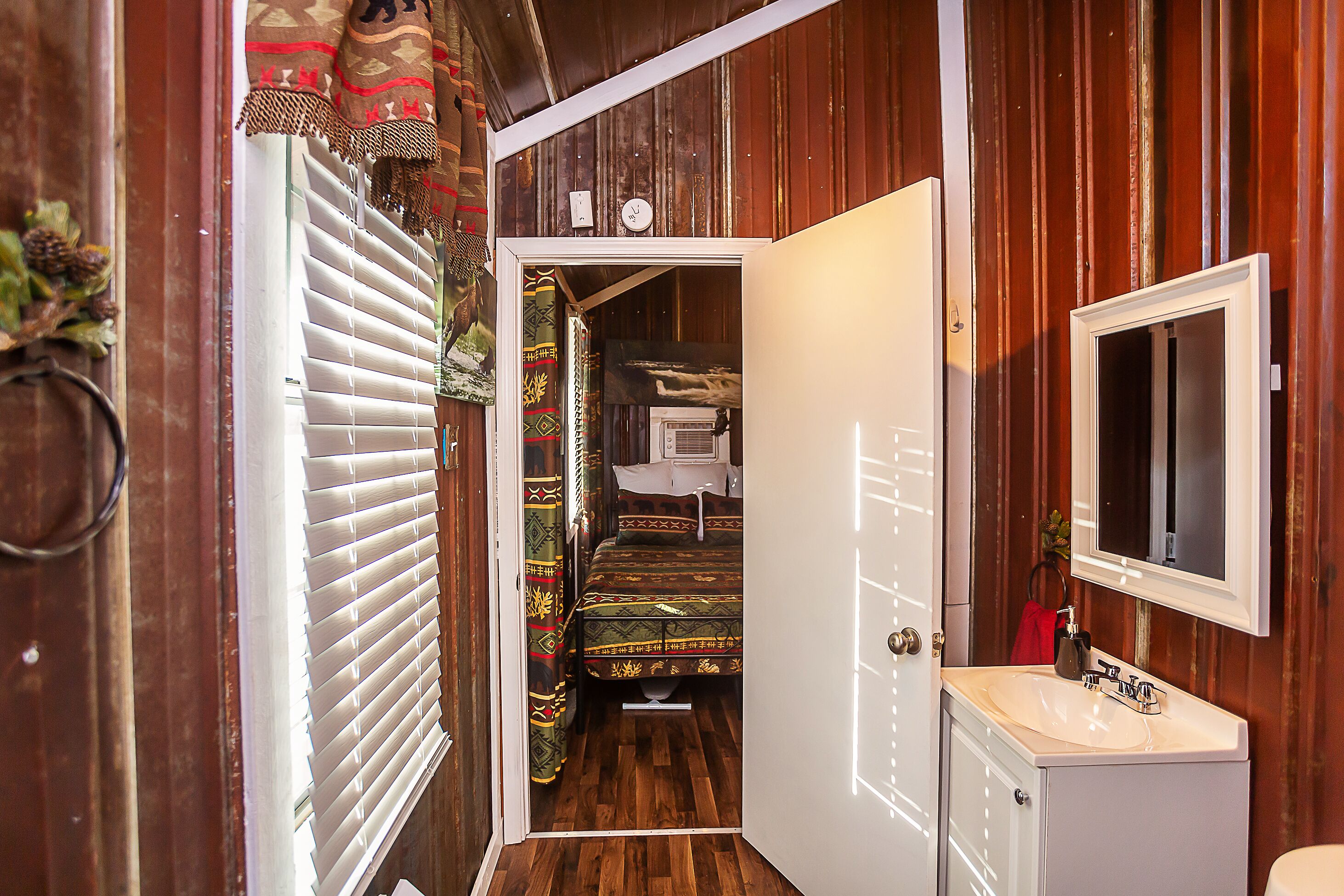 Quarto conforto | Banheiro | Chuveiro, secador de cabelo, toalhas de banho 