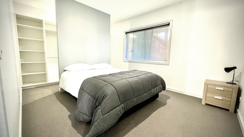 Allawah -5 Bedroom Luxury Home - Private Pool -5+ Nights - Merimbula