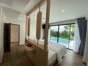Estúdio, 2 quartos, piscina privativa | Roupa de alta qualidade, camas de colchão pillowtop, minibar 
