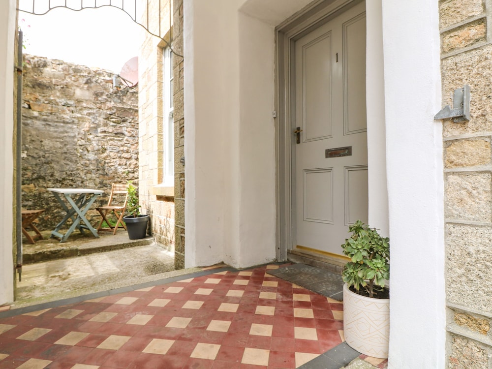 1 Regents Mews - Penzance