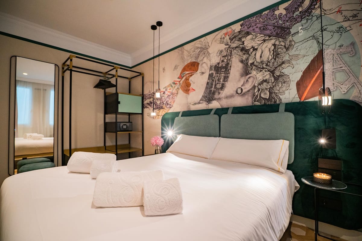 2 quartos, cofres nos quartos, individualmente decorados