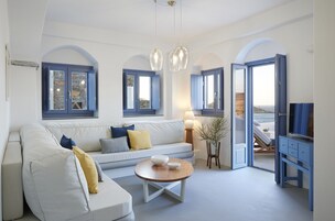 Luxury Villa (Iris) | Sala de estar | Smart TV 
