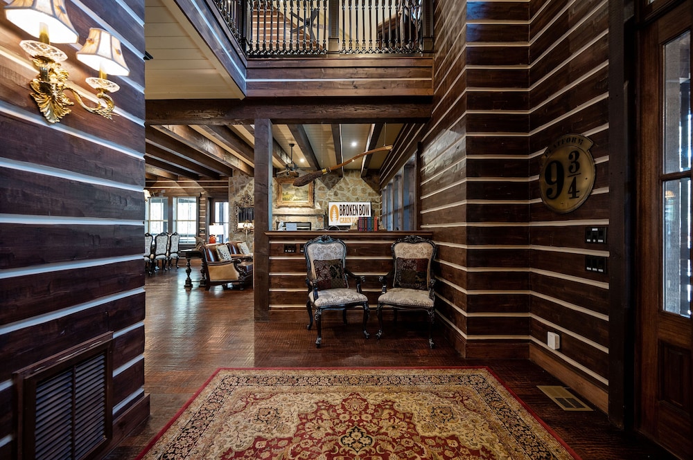 King's Cross 6 Bed 6.5 Bath - Broken Bow, OK