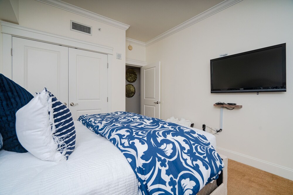 Boardwalk Breeze-spacious 2 Bedroom 2 Bath With Pool In The Village - Miramar Beach, FL