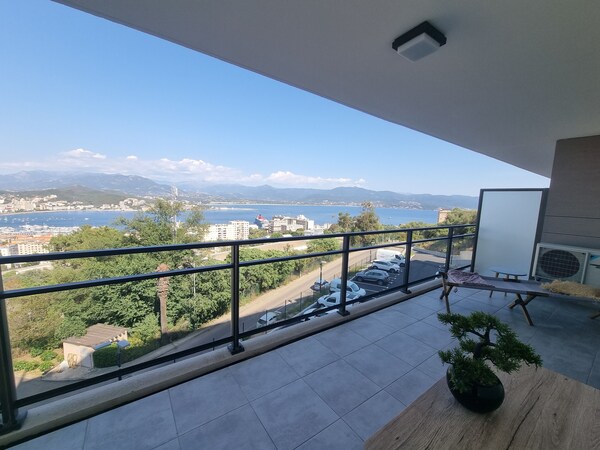 Luxury Apartment: Sea View Terrace & Air Conditioning - Ajaccio