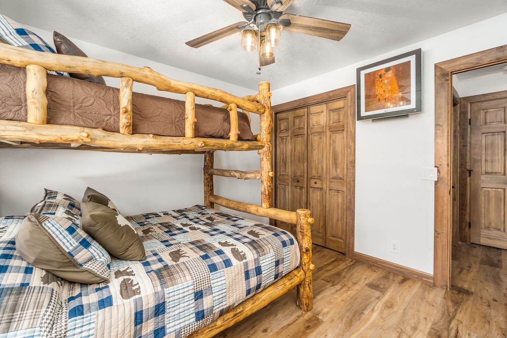 Spacious Family Getaway, King Beds, Hot Tub, Rmnp - Estes Park, CO