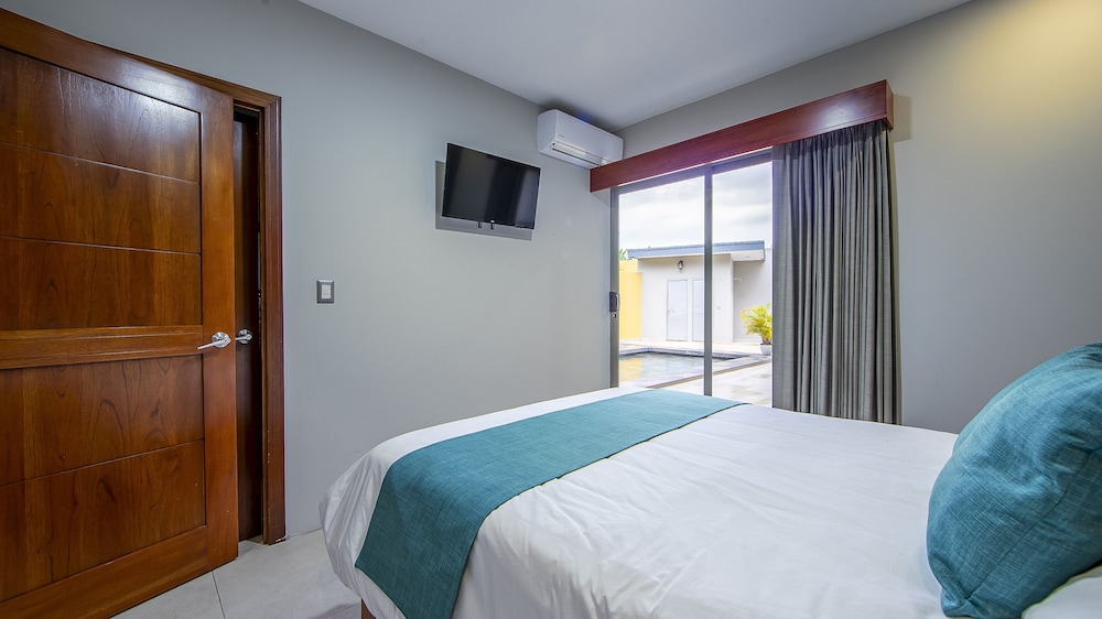 La Fortuna Deluxe Vacation Home - 5 Min From Town - Outdoor Pool - La Fortuna