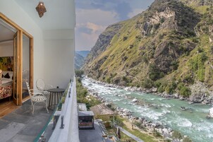 Quarto Premium, banheira, vista para o rio | Vista para a água