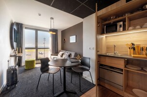 Apartamento standard | Cozinha privada | Cafeteira/chaleira, chaleira elétrica