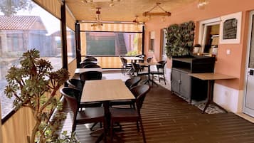 Café da manhã continental todos os dias (EUR 5 por pessoa)
