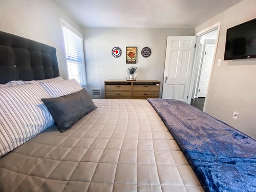 Spacious 4 Bed Luxury Home Near Beaumont In Royal Oak**allergy Friendly - Southfield, MI