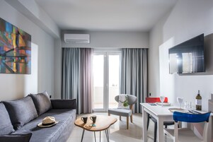 Superior Suite One Bedroom | Roupas de cama antialérgicas, cofres nos quartos, escrivaninha