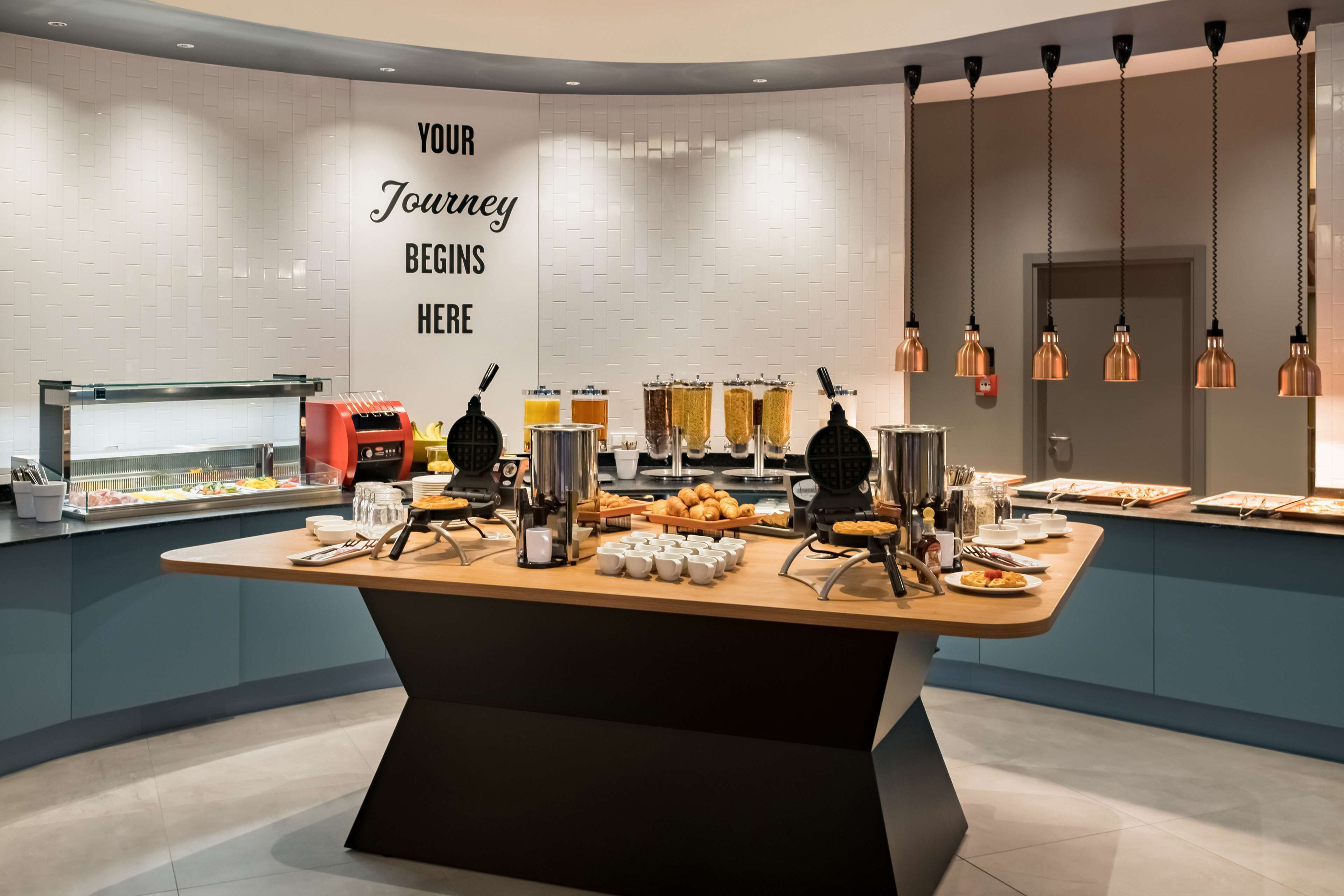 Café da manhã com buffet grátis todos os dias