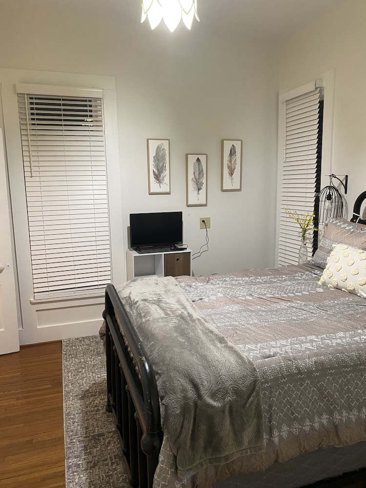 Cheerful Downtown 3 Bedroom Home In The Historic Area Of Columbus - Indiana