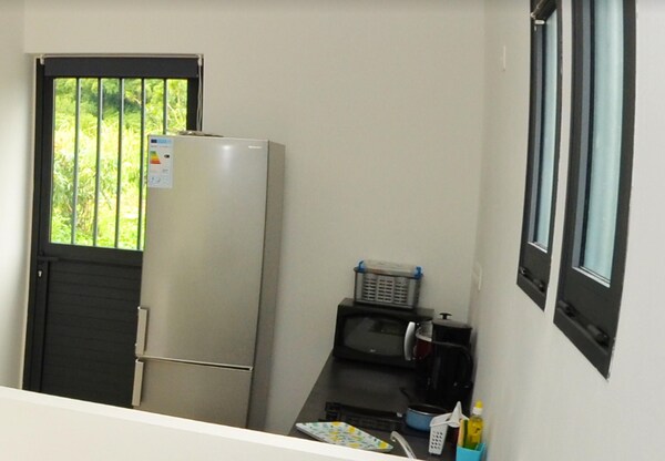 Homerez - House 10 Km Away From The Beach For 3 Ppl. With Garden At Saint Joseph - Saint-Joseph