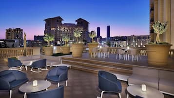 3 bares/lounges, bar ao lado da piscina