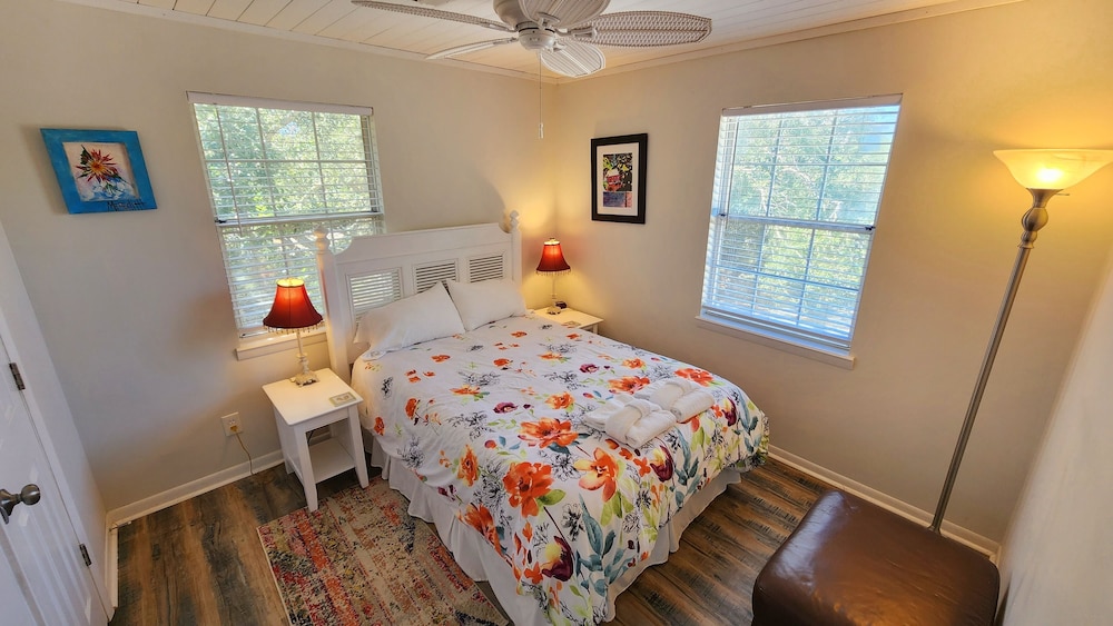 Easy Beach Access - 2 Free Bike Rentals Included With Your Stay! - St. George Island, FL
