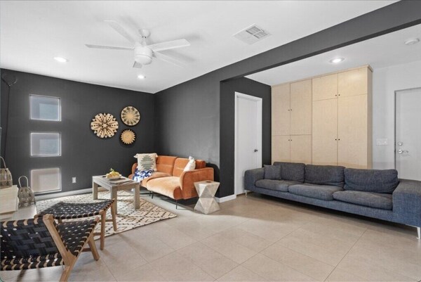 Mid Century Stunner By Homeslice Stays - Arizona Science Center