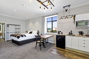 Estúdio (Chief Thompson) | Lençóis de algodão egípcio, roupa de alta qualidade, edredões de penas 