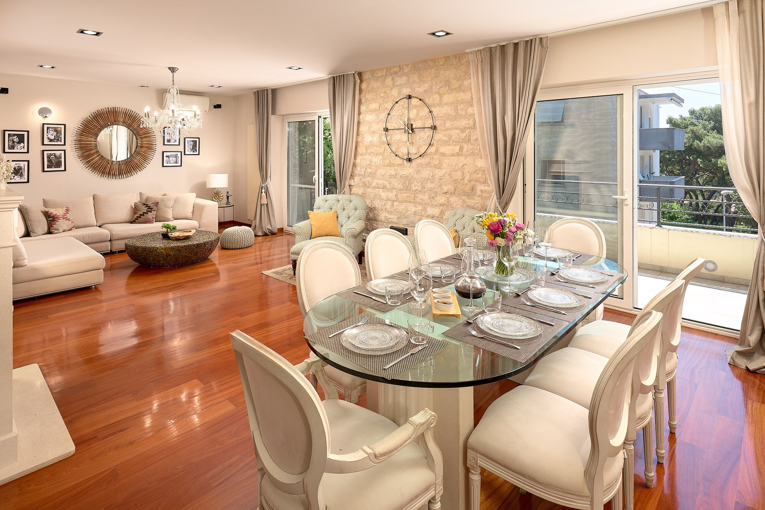 Villa Deluxe | Sala de estar | Televisor LCD de 127 cm com canais por cabo, televisor 