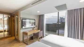 Quarto Superior, fumadores, varanda | Edredões de penas, cofre com capacidade para portátil, secretária